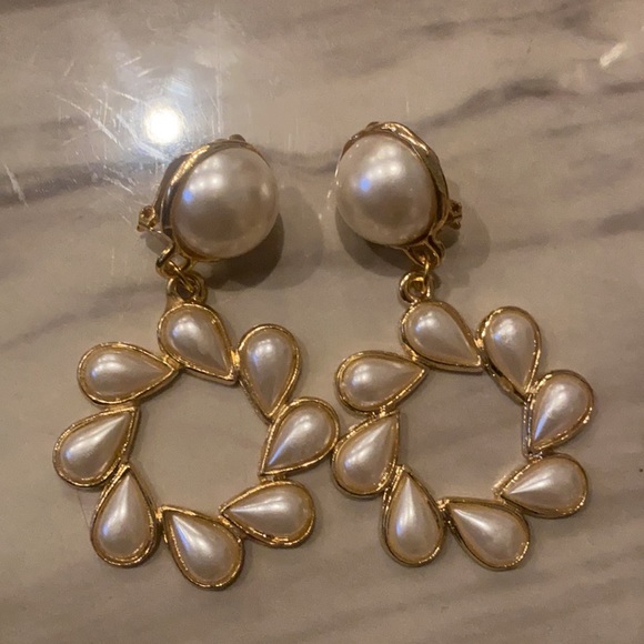 Jewelry | Pear Shaped Pearl Clip On Earrings With Gold Hardware New ...